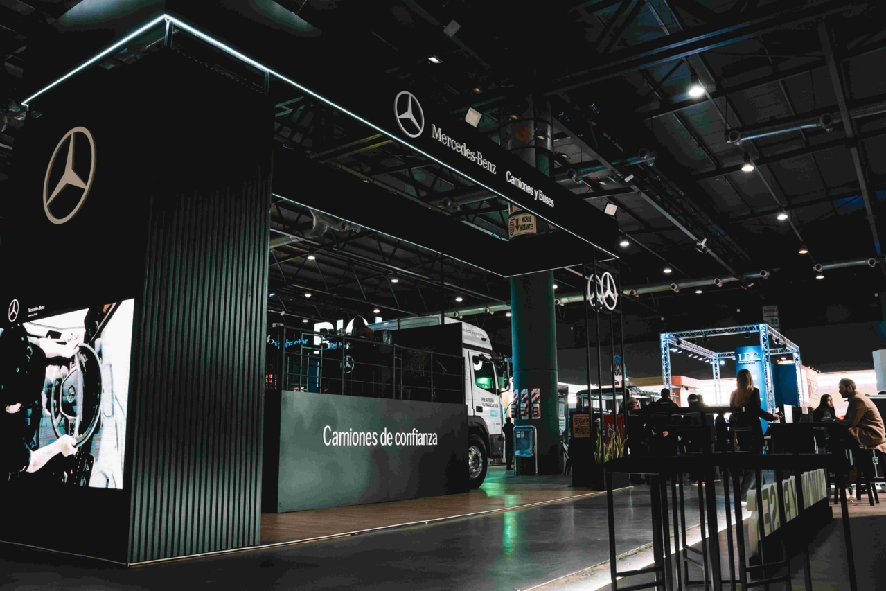 Mercedes-Benz exhibe el Atego 1932 LS/36 y el Actros 2545 LS/33 en AAPRESID