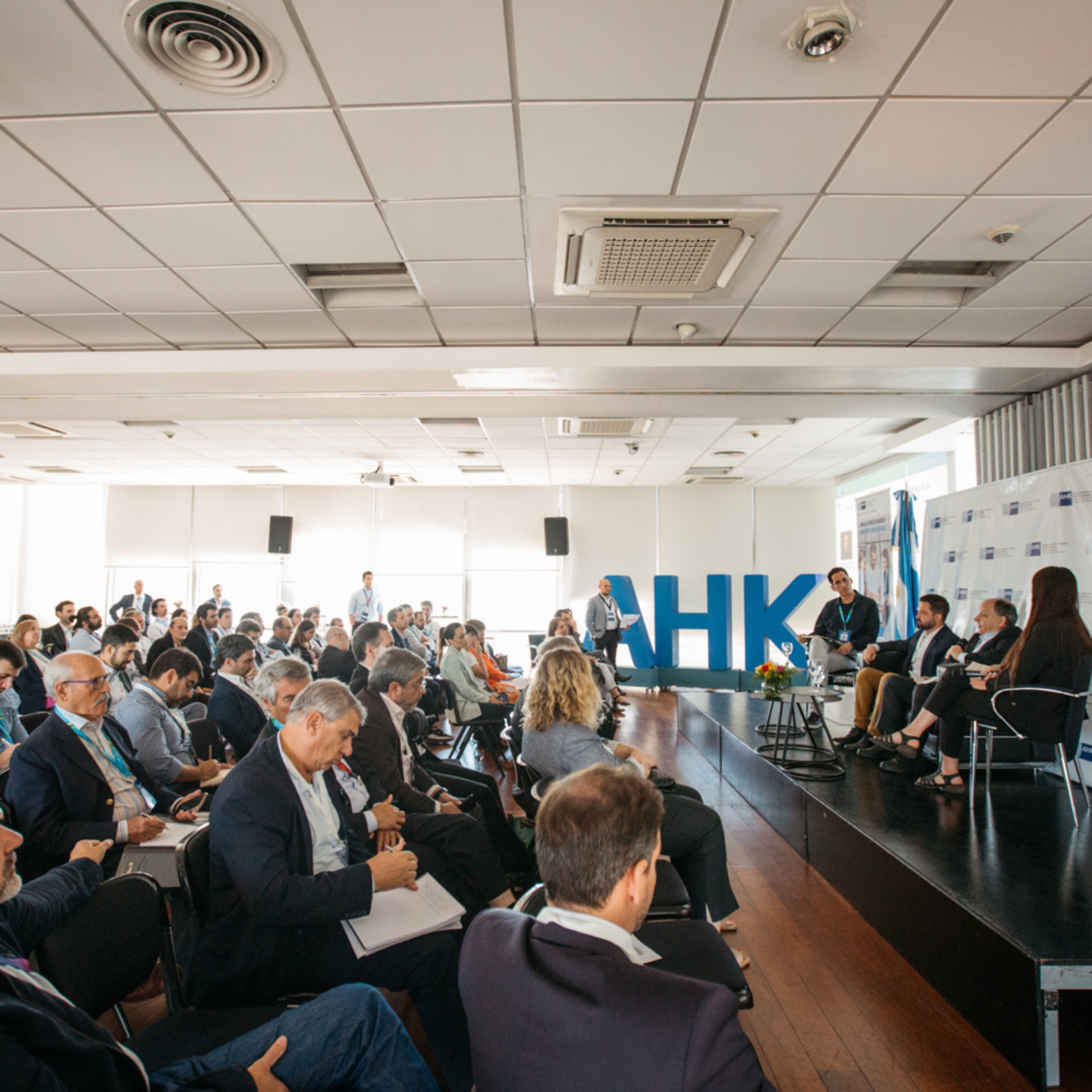 Reunión del Comité Finanzas de AHK Argentina: MACRO Y BANCOS